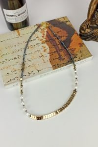 Χειροποίητο κολιέ με πέτρες αιματίτη και λευκές πέρλες 'Exit'